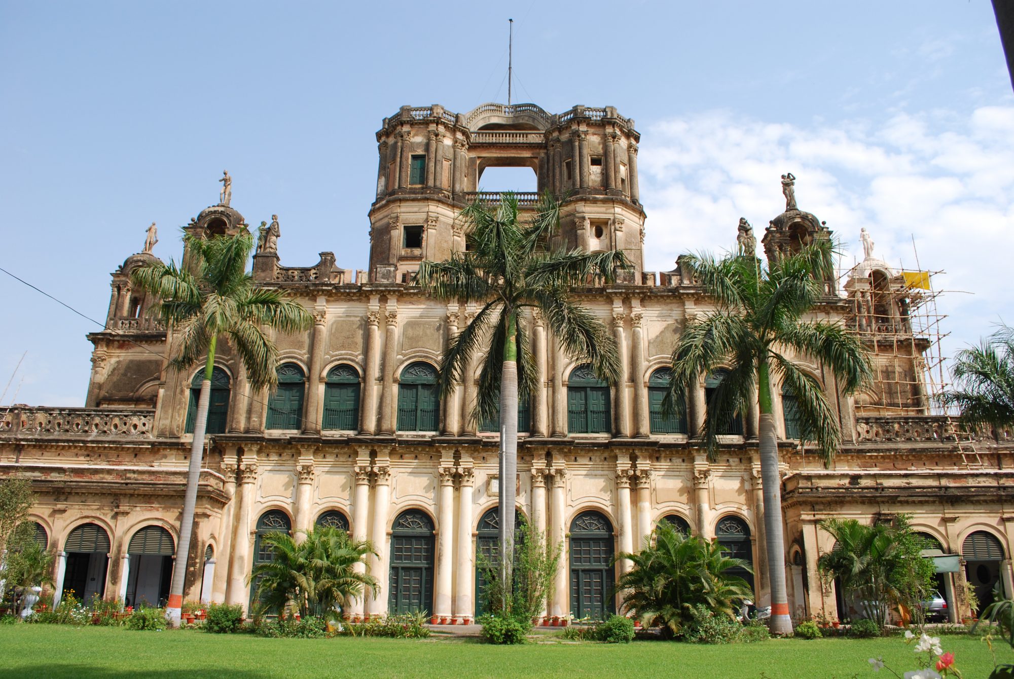7 Legendary Places to visit in Lucknow - My Yellow Plate